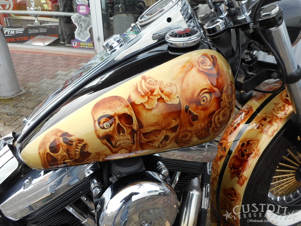 Softail Gold Skull and Roses - ☆ Custom Aérographie ☆ : ☆ Custom ...